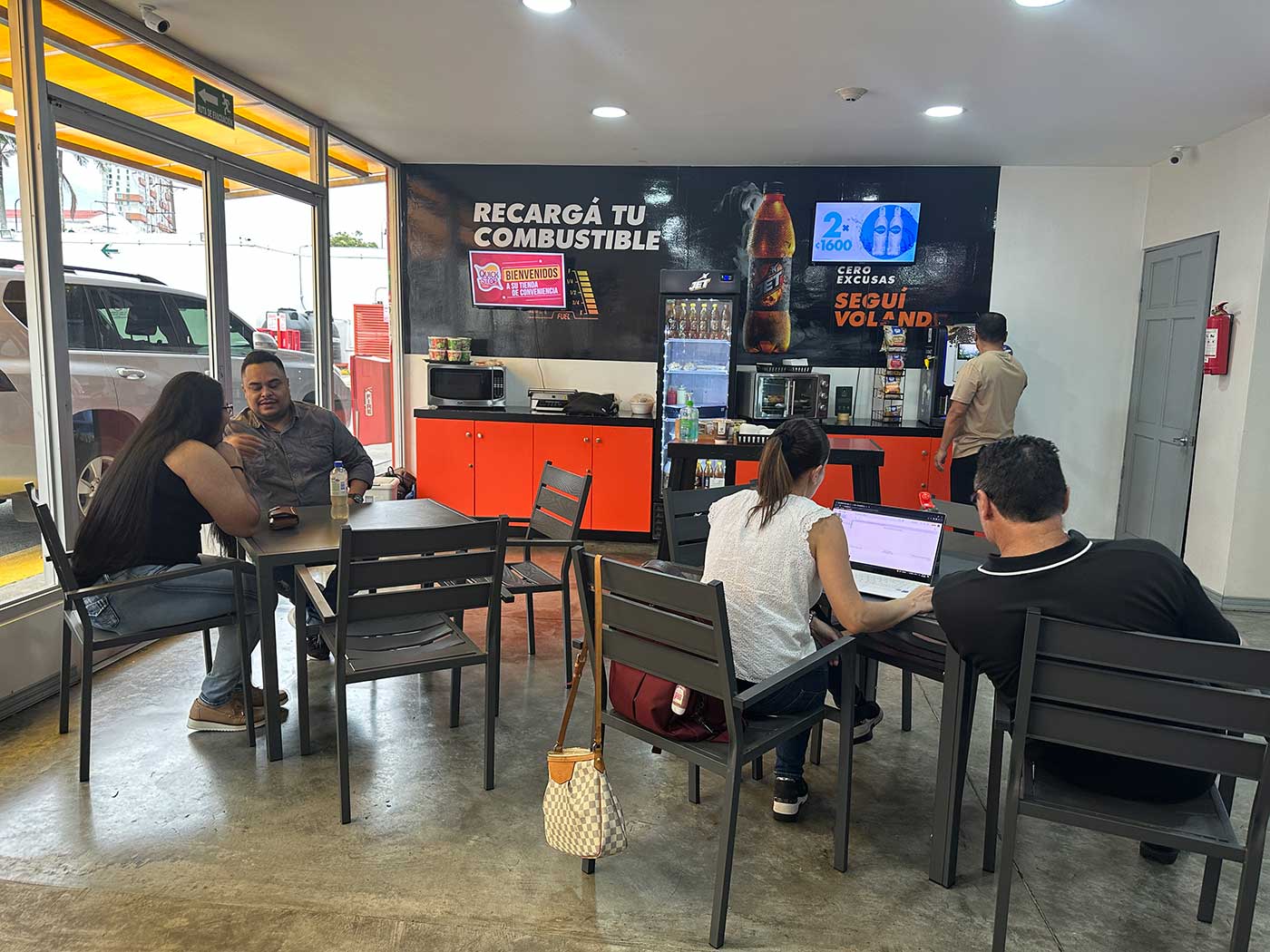 Nosotros - QuickStop, Tiendas de Conveniencia